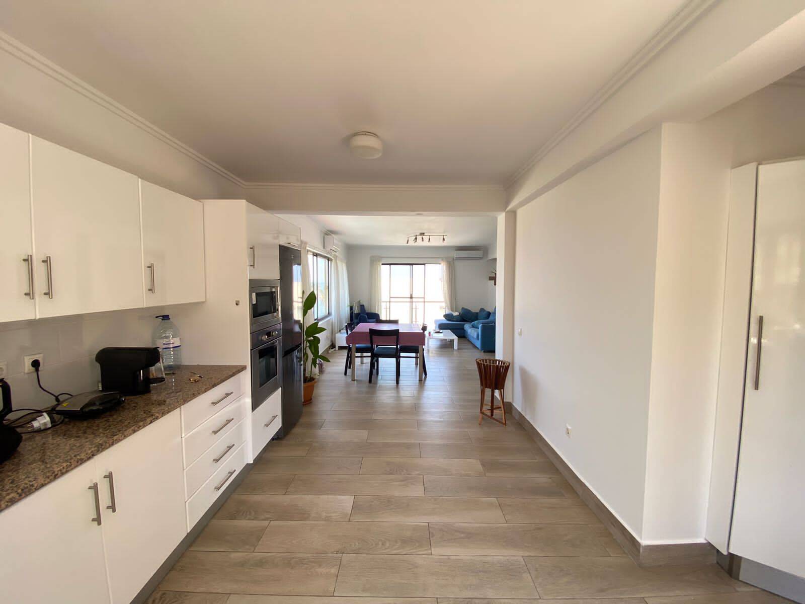 ARRENDA-SE APARTAMENTO T3 MOBILADO COM VISTA INCRÍVEL NA AVENIDA