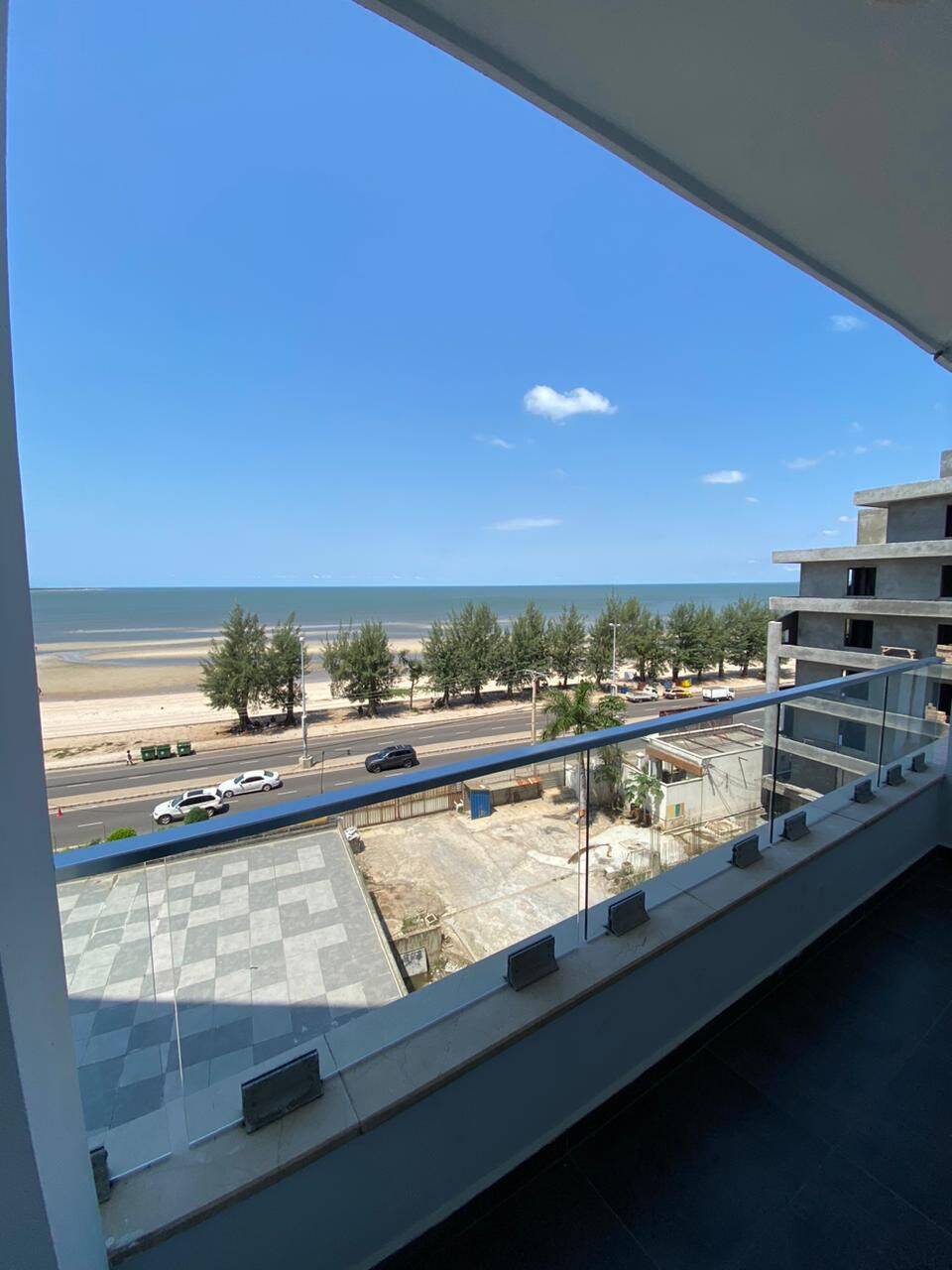APARTAMENTO T3 MOBILIADO COM VISTA PARA O MAR NO CONDOMÍNIO DECO