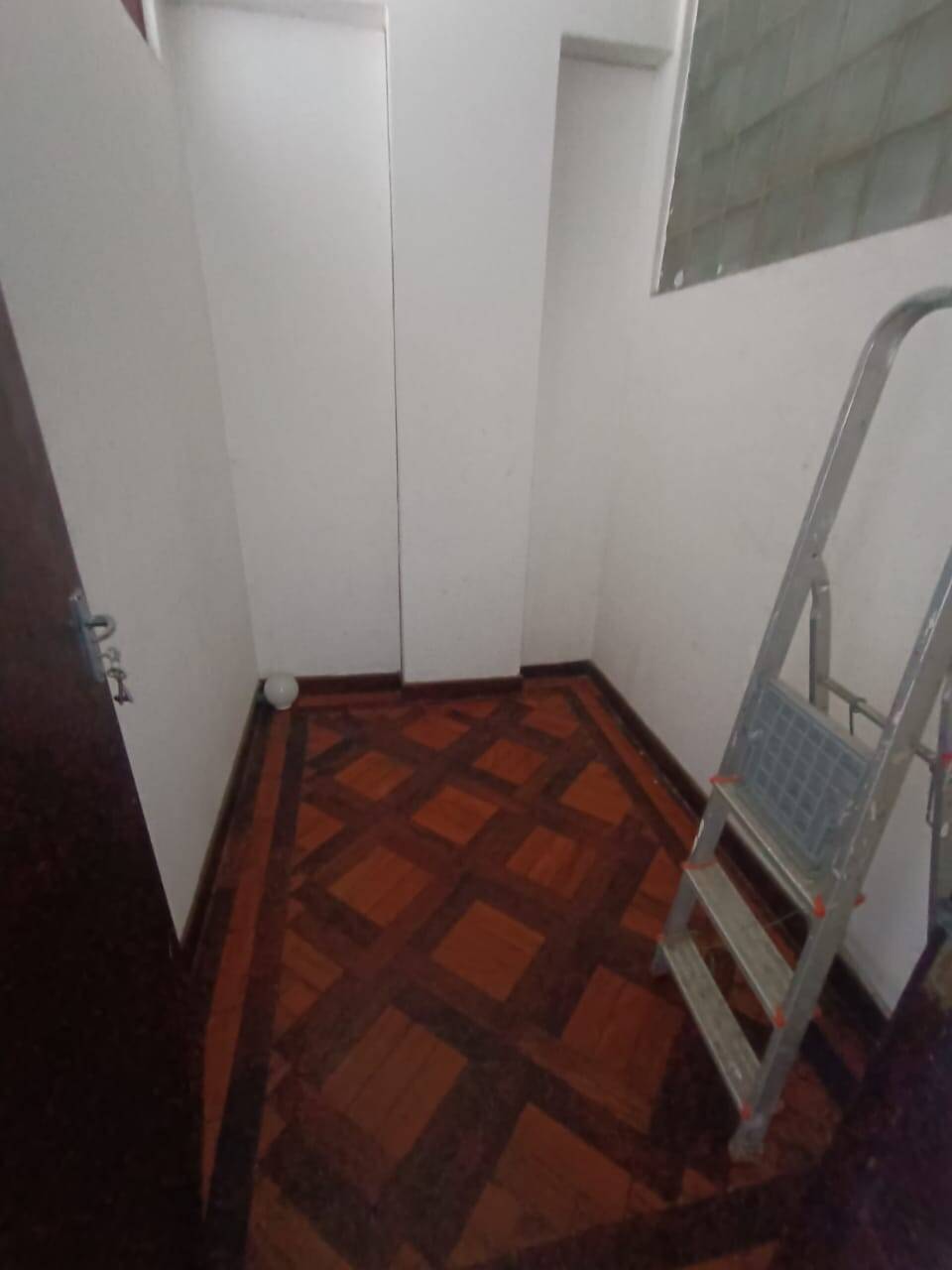 ARRENDA-SE APARTAMENTO TIPO 2+1 NO ALTO MAE - 904