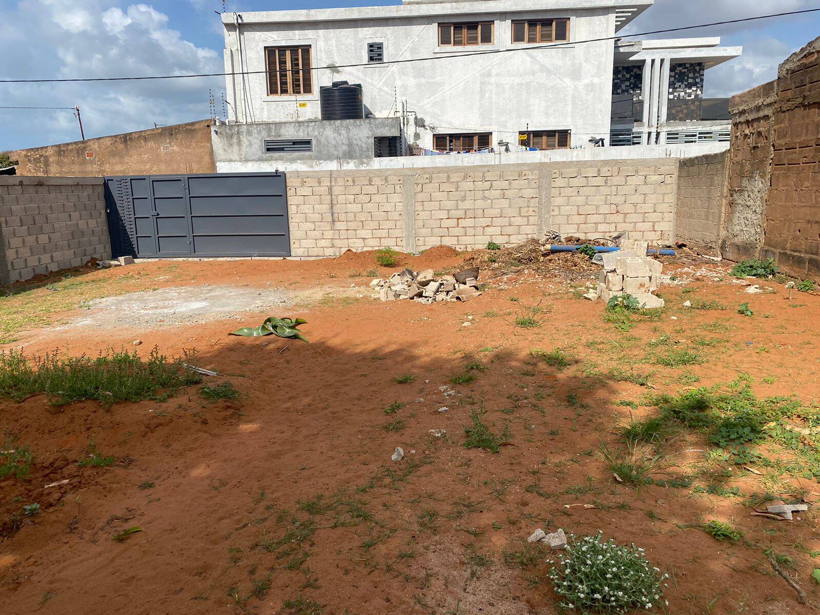 TRESPASSA-SE TERRENO NO BAIRRO LAULANE MAPUTO - 986