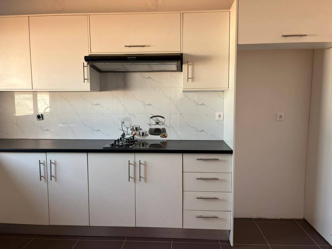 Vende-se Moradia Tipo 3 em laulane Maputo - 995