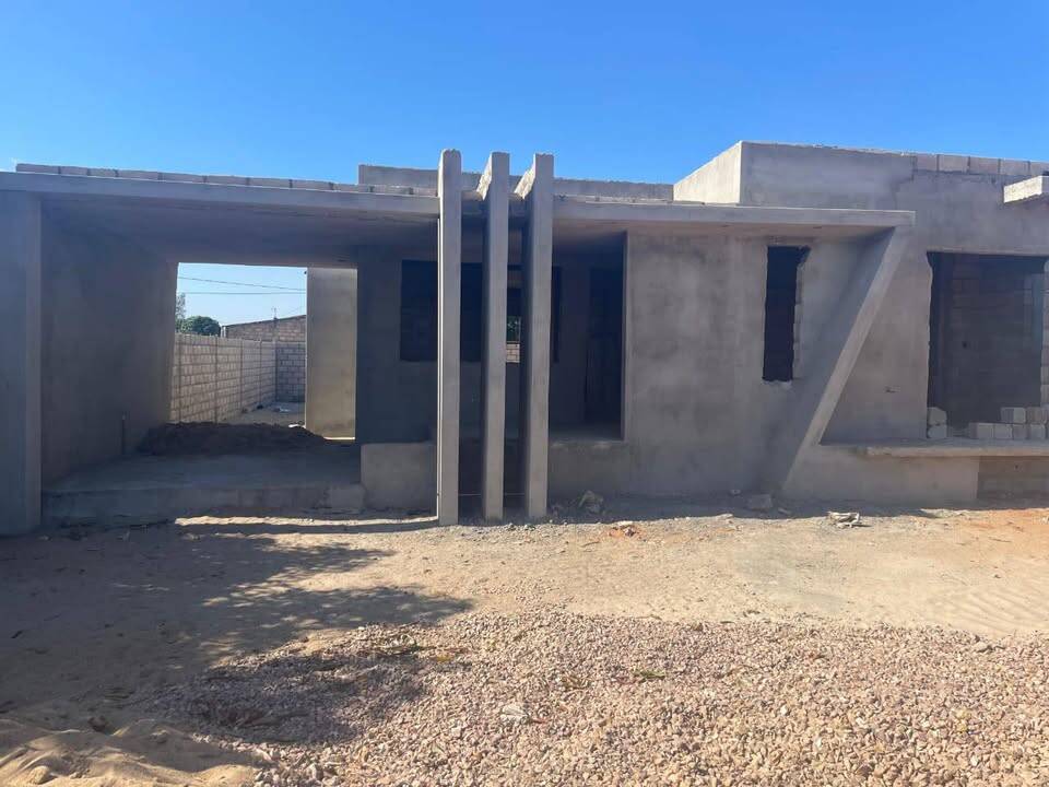 MORADIA INACABADA NO BOQUISSO MATOLA - 1156