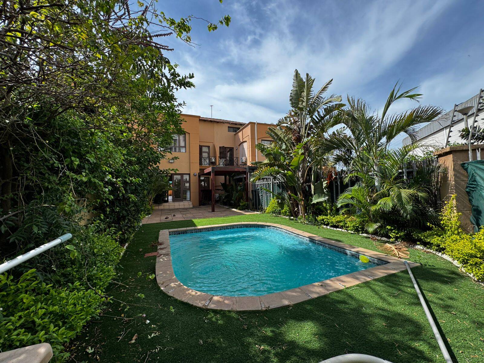 MORADIA T3 NO CONDOMÍNIO MARÉS NA AV.MARGINAL - 1416