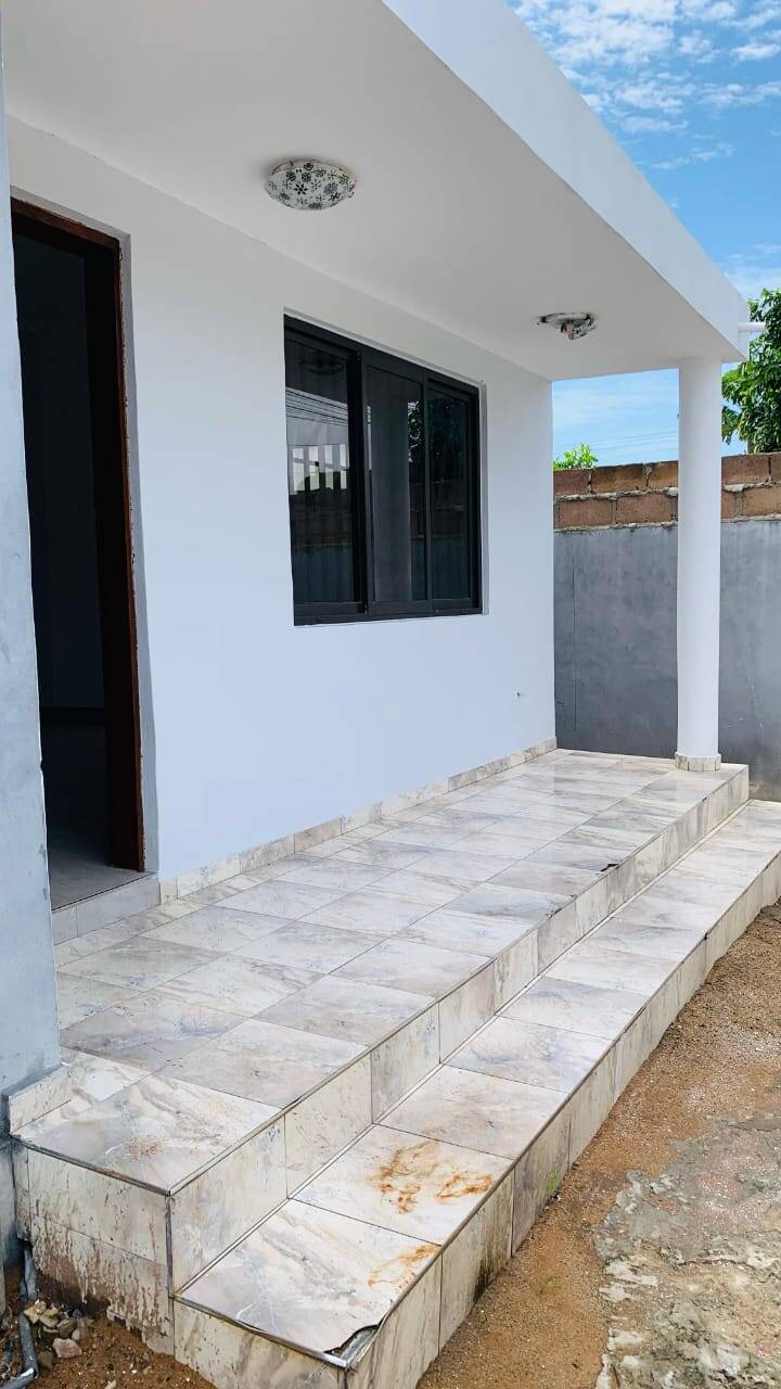 ARRENDA SE NAS MAHOTAS MORADIA TIPO 3 PRÓXIMO DAS BOMBAS PUMA - 1422