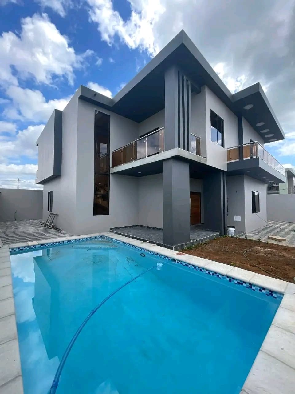 Vende-se Moradia T4 no Mapulene – Costa do Sol - 2044