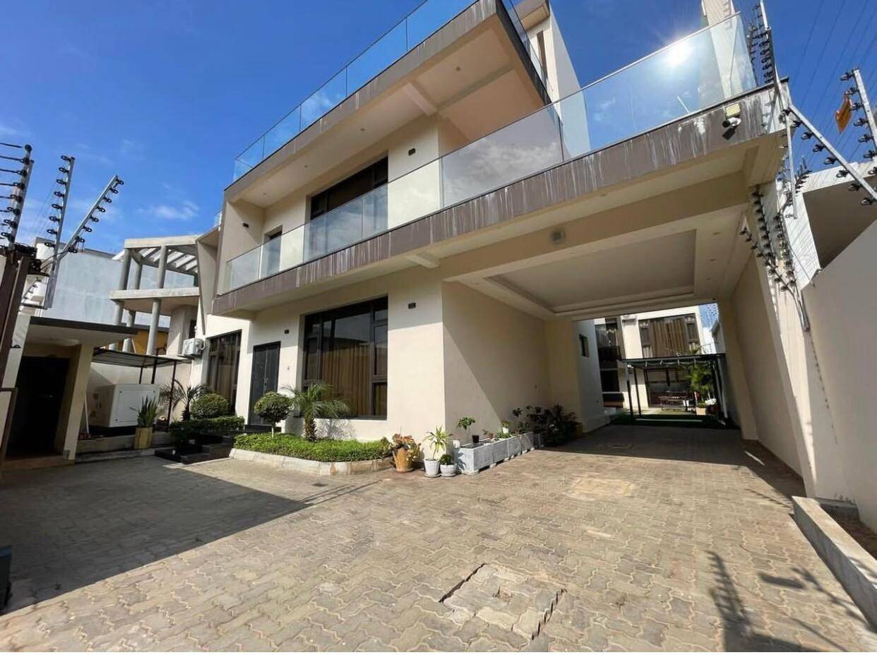 MORADIA TIPO 4 NA TRIUNFO NA CIDADE DE MAPUTO - 2148